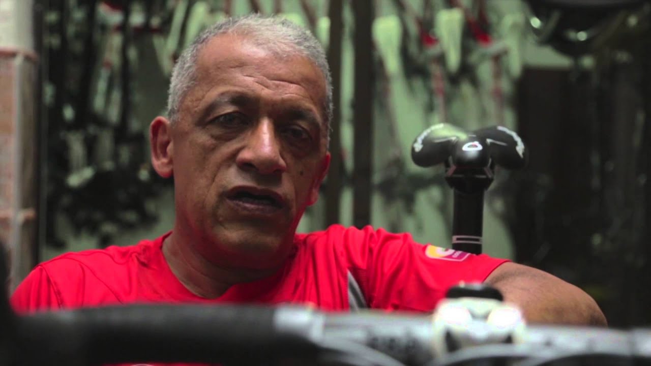 WILLIAM SERNA, MECÁNICO DE CICLISMO. - YouTube