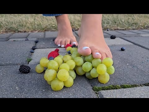 🔊 ASMR | Barefoot Berry Crushing 🍓🫐👣 #crushingASMR #Crushing #fruitcrush #latinafeet