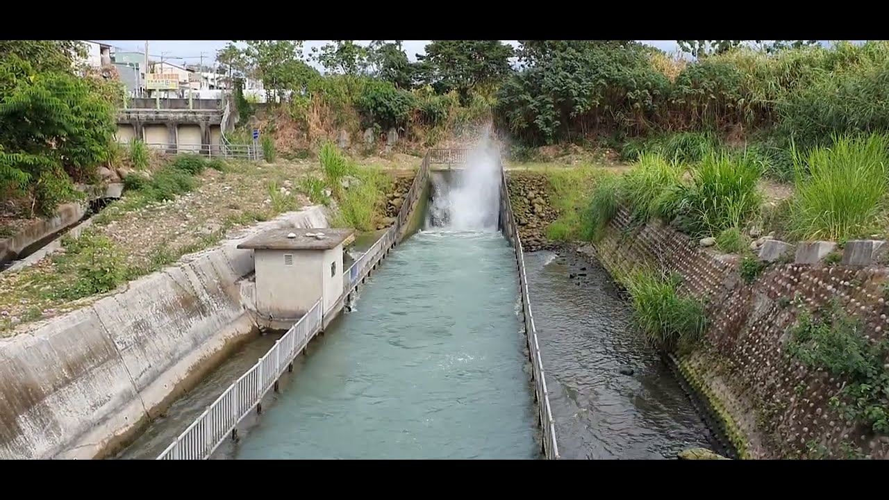 Syphon tunnel under a river with excess pressure - YouTube