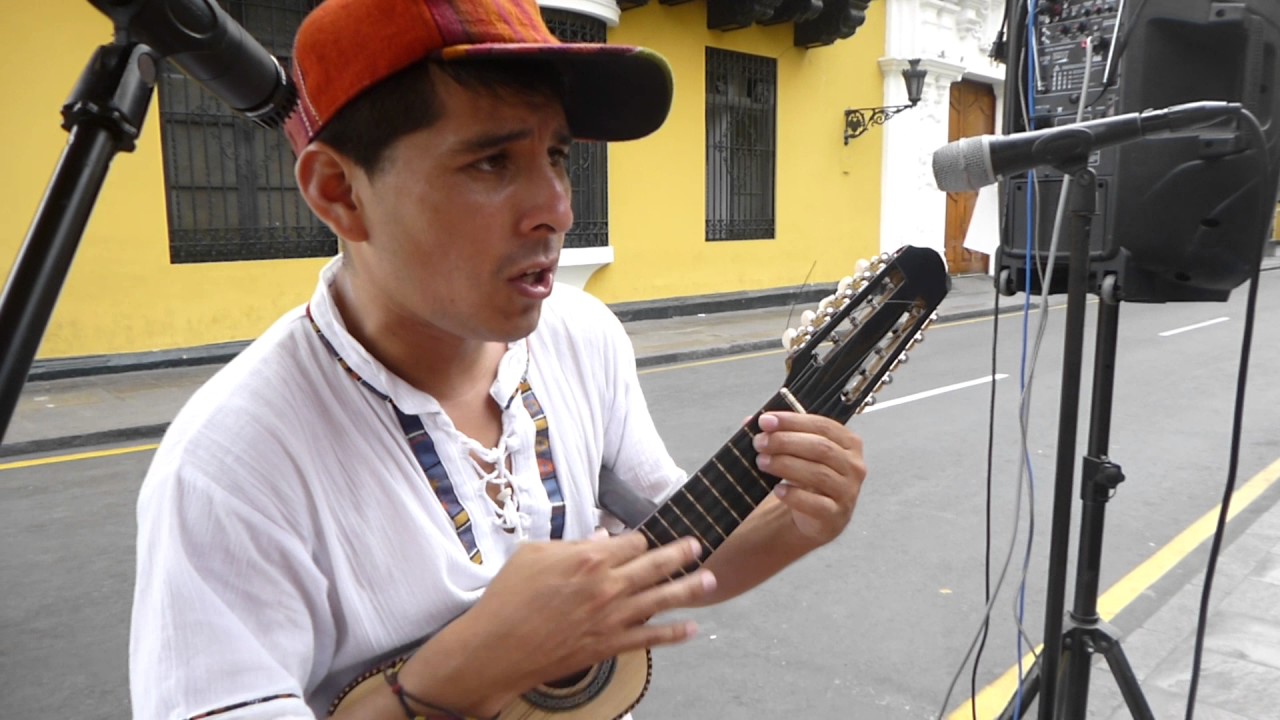 Carnavalito "El Humahuaqueno" Song Playing with a CHarango from Peru ...