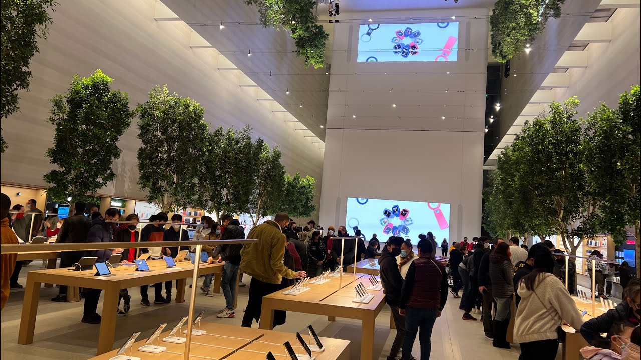 Continuing on Apple Store At The Grove Mall In Los Angeles, CA ...