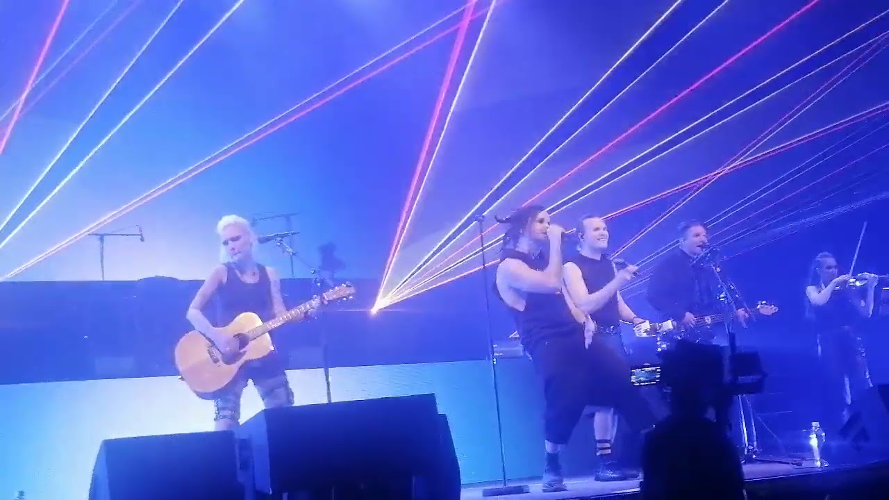 The Rasmus - Ten Black Roses (ft. Triosis+) @ Jäähalli, Helsinki 30.9. ...