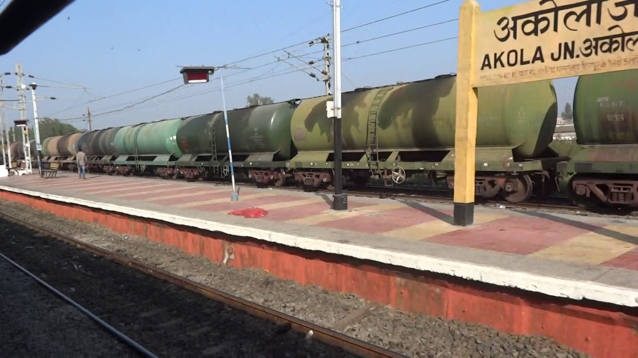 22865 Mumbai LTT - Puri SF Express Overtakes 51183 Bhusaval - Narkher ...