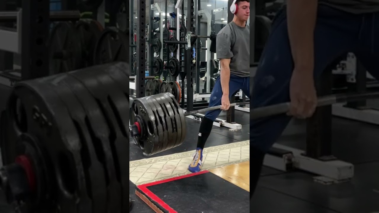 700 lbs Deadlift #strength #deadlift #powerlifting #shorts - YouTube