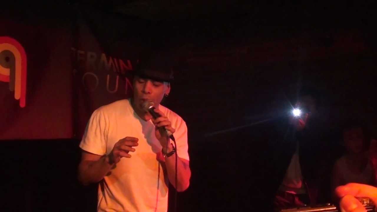 Elle Te Rend Dingue (Poom Poom Short) - YouTube