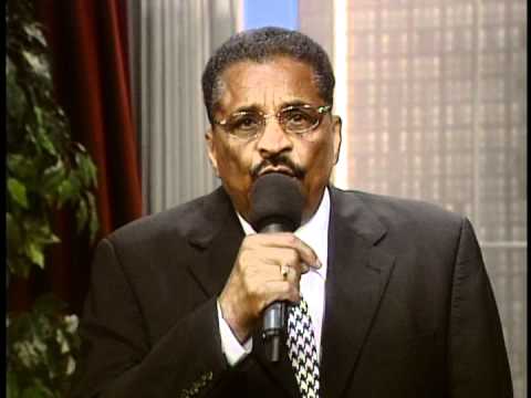 Pastor Harold D. Johnson, Sr. praises God through Song - YouTube