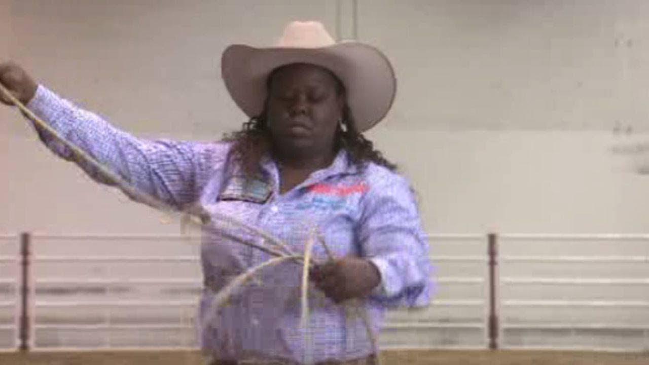 First all-ladies ranch rodeo competition - YouTube