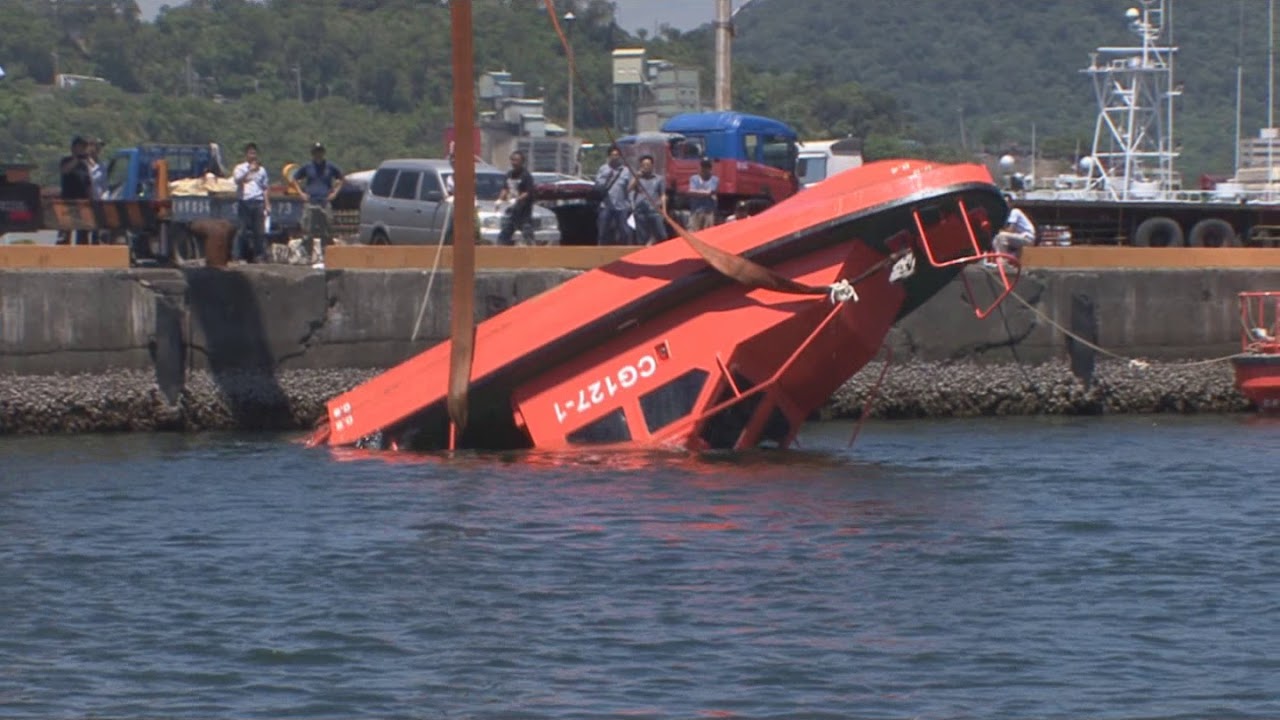 nb428-8.5M SELF-RIGHTING RESCUE BOAT - YouTube