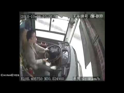 Fight Cause A Bus plunges off bridge into China’s Yangtze River in Chongqing, China