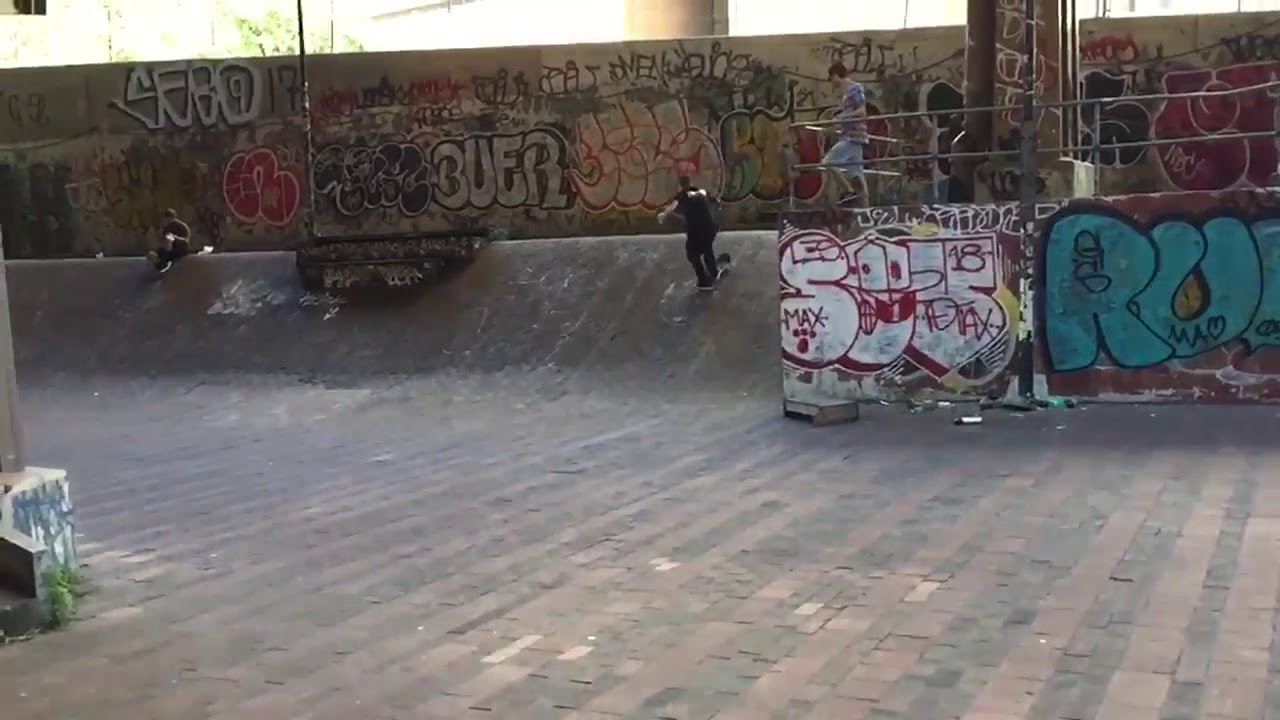 brooklyn banks skateboarding - YouTube