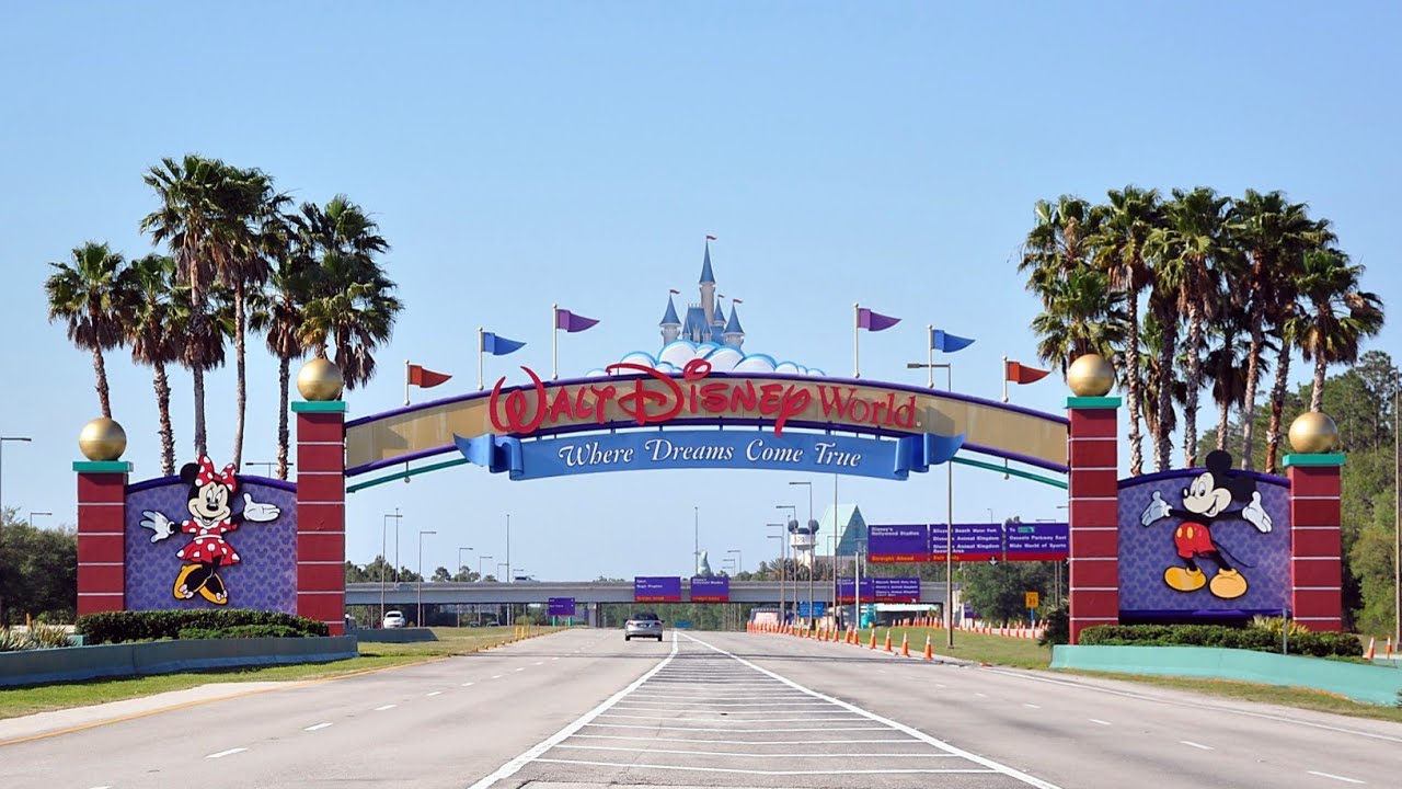 Walt Disney World - Driving Through the Entrance Gates - YouTube