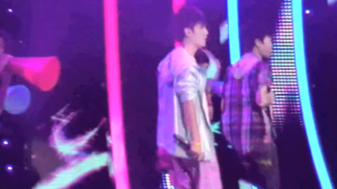 Shawn Tok/ Jarod Lee singing 我的妈 (Countdown 2011 at Vivocity) - YouTube