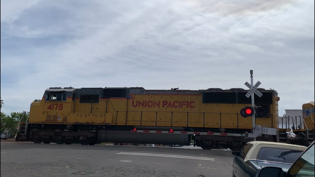 UP 4178 Manifest Freight Train North - 6th Street Railroad Crossing ...