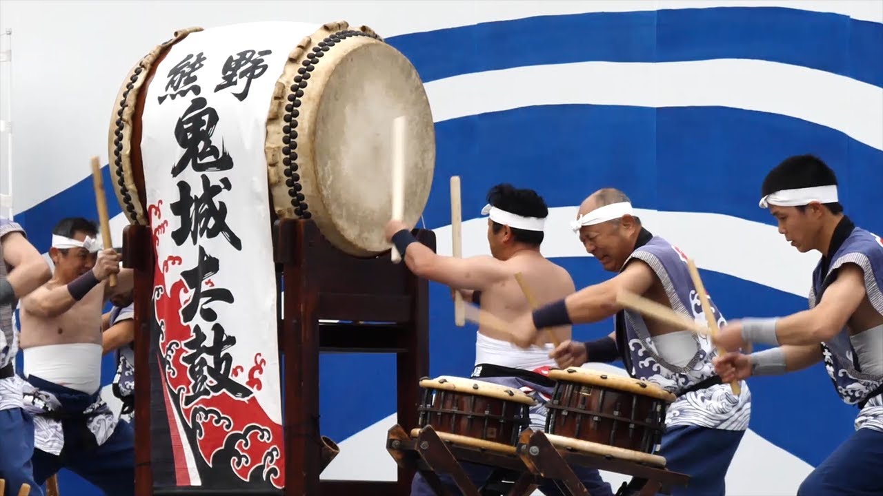 Wadaiko Japanese Drums − Drumming with Soul - YouTube
