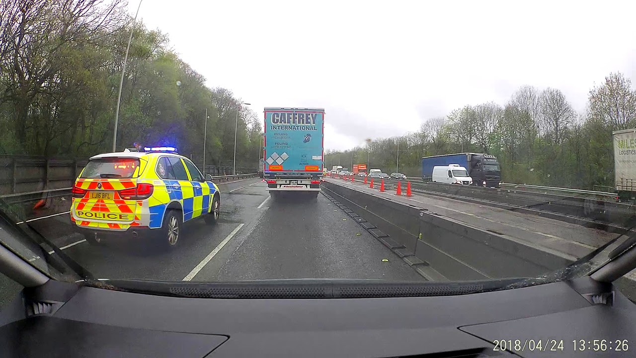 Crash m60 junction 13 - YouTube