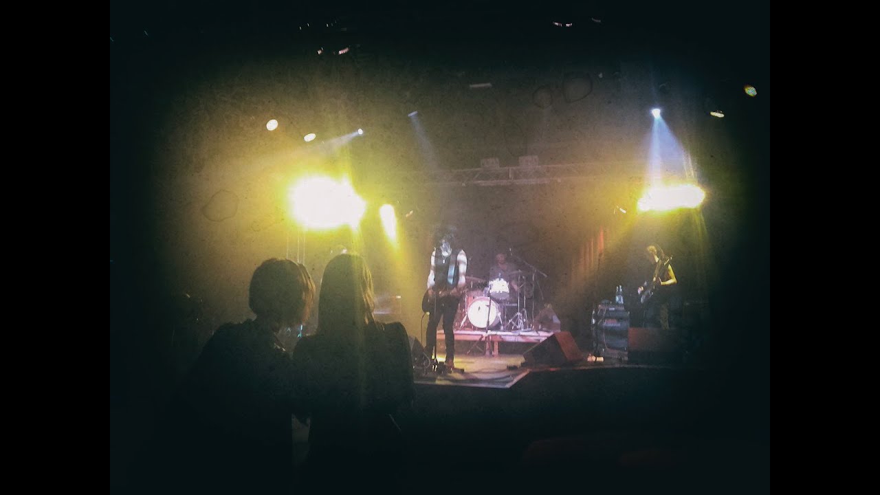 Pony Asteroid - Soundcheck "Move Like Fire" with Toni Rushtones, Berlin ...