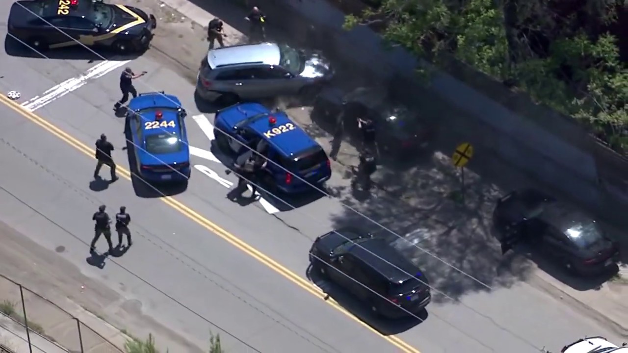 Wild police chase through Detroit Police shoot at driver after he ...
