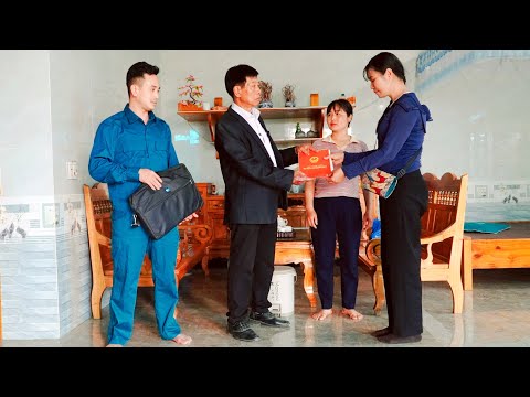 Thúy's perseverance paid off. She was overjoyed to officially own the land registered in her name.