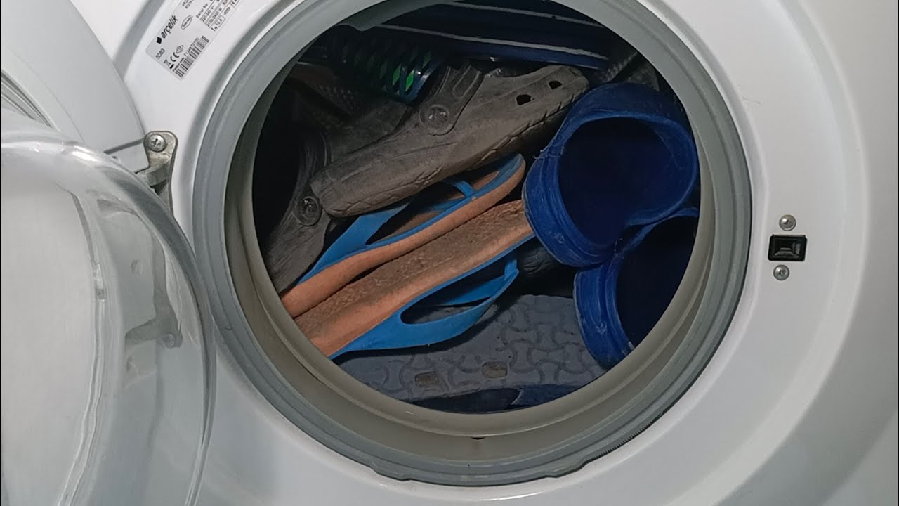 Slippers & flip flops in synthetic cold program in Arçelik 5083 Washing ...