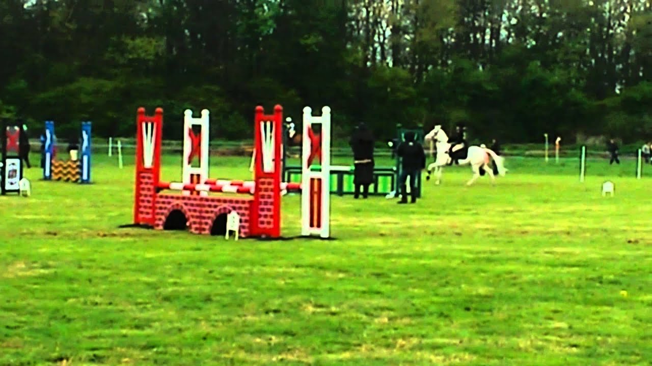 Flash at Atherstone hunt Pony Club ode - YouTube
