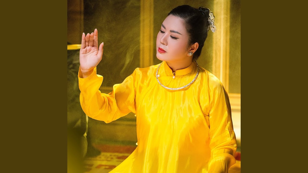 HAT VAN QUAN HOANG MUOI - YouTube