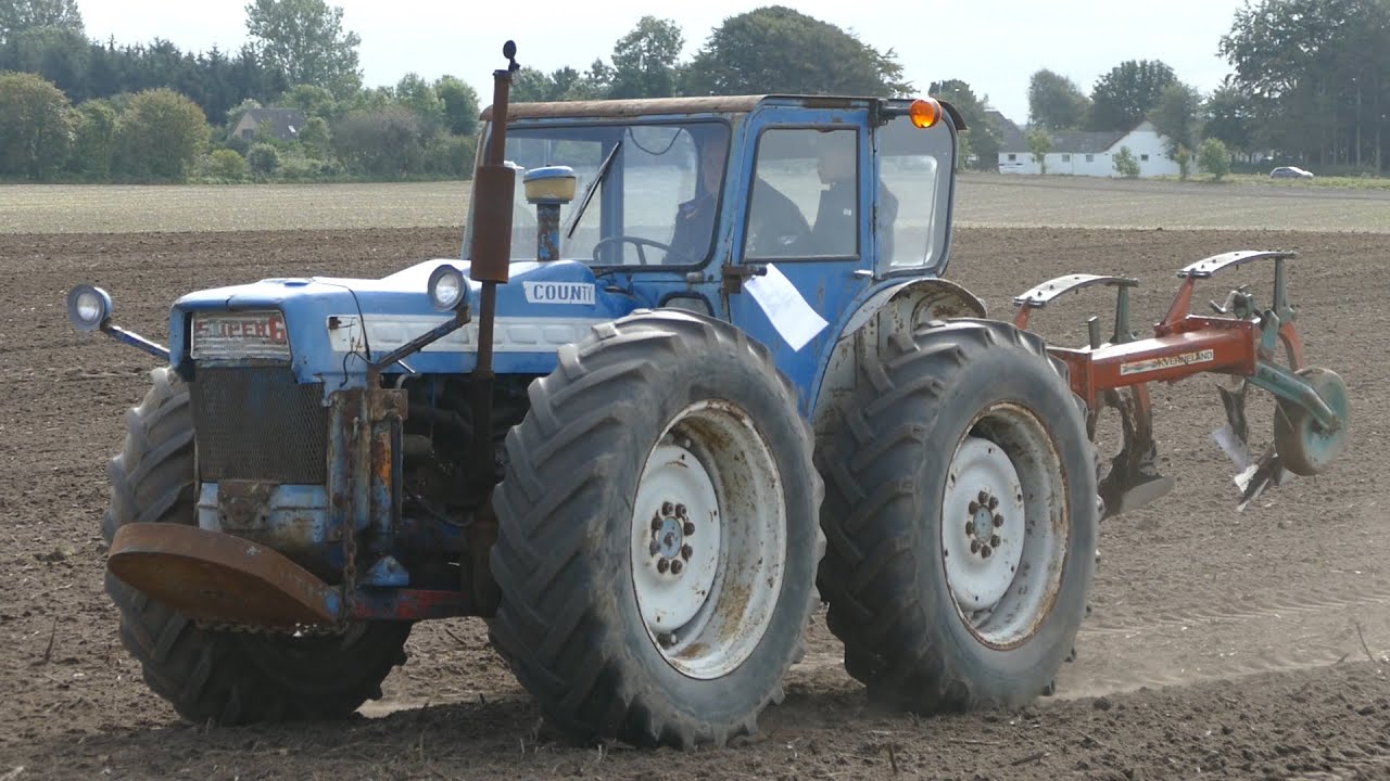 Fordson County Super 6 from 1966 in the field ploughing w/ 3-furrow ...