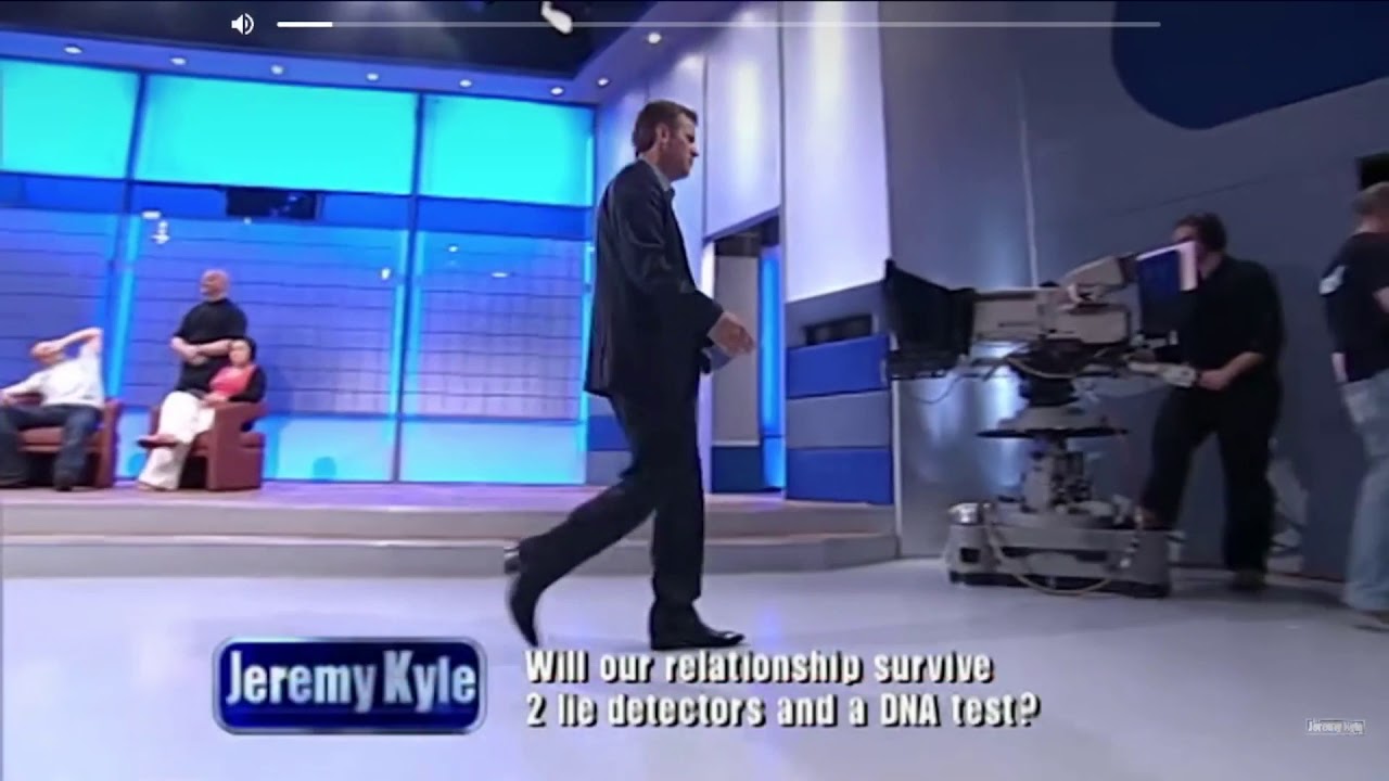 Guy throws envelope into Jeremy Kyle‘s face - YouTube