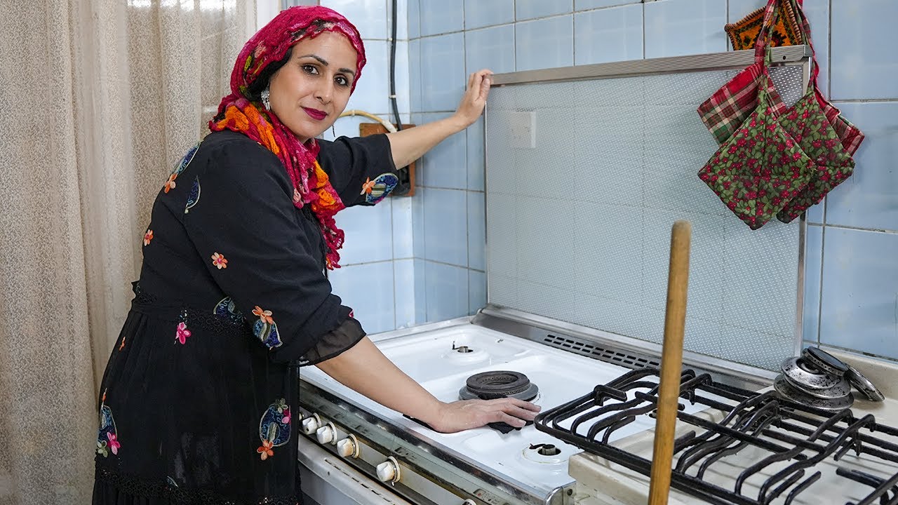 كيف اقضي يومي؟ مطر و طبخ و غسل صحون و الختام فنجان قهوة - YouTube