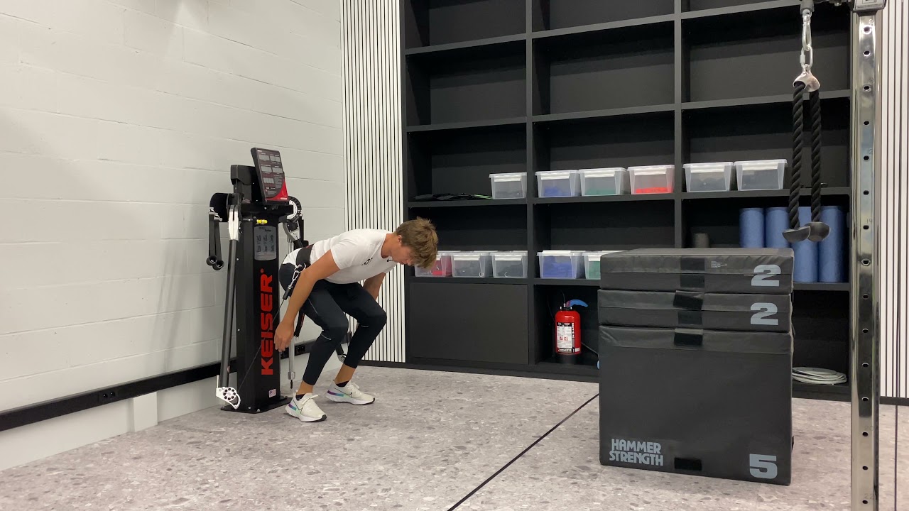 Squat roll in to acceleration pose+ leg switch - YouTube