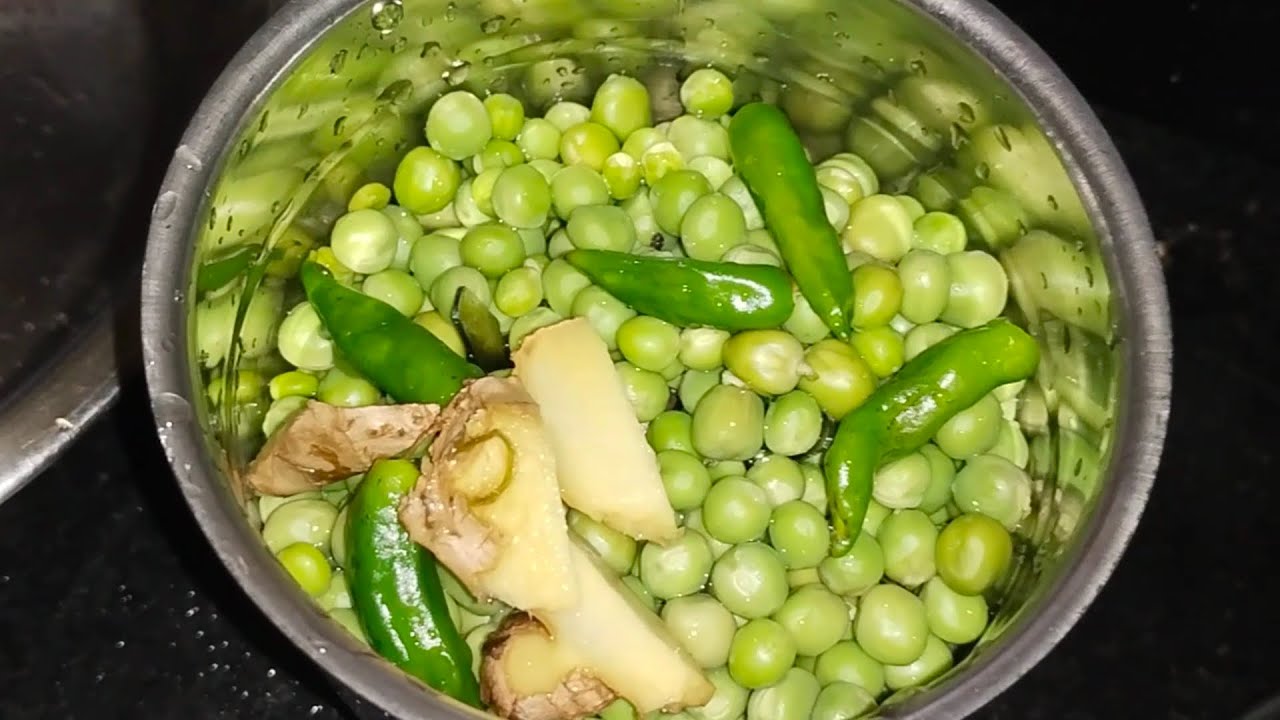 Koraishutir Kochuri Recipe | Green Peas Kachori - YouTube