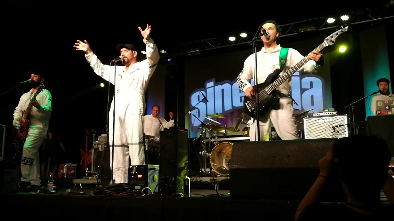Banda Sinergia en Merken Rock 2020 - Sopaipillas con mostaza 1 - YouTube