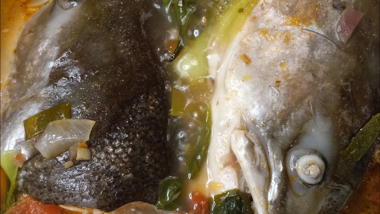 FISH HEAD SOUP#sinigang#ulongsalmon - YouTube