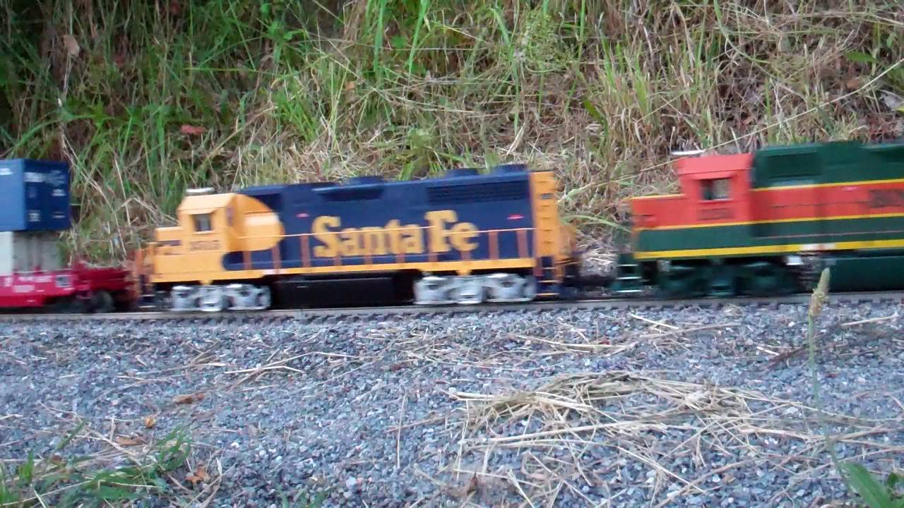 G Scale Trains (BNSF SD40-2, GP38-2, GP38 & 20 Intermodal Cars) - YouTube