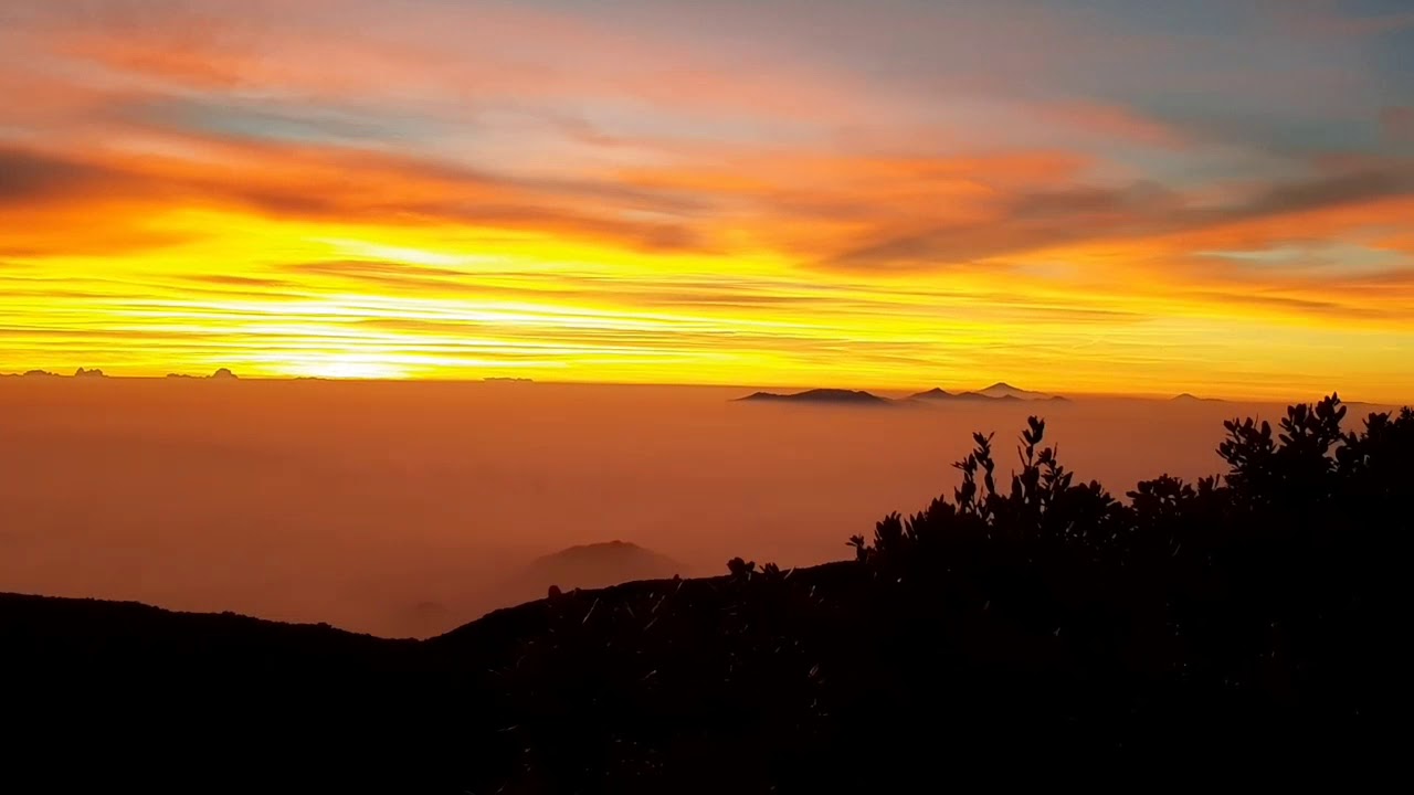 SUMMIT MT.GEDE Dapet GOLDENSUNRISE - YouTube