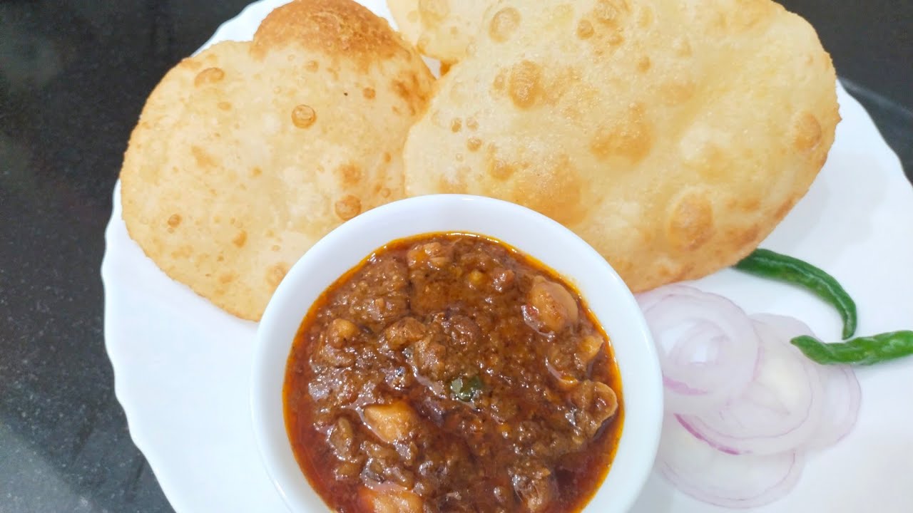 || Choley bhatoory bnane ki poori recipe || Punjabi style choley ...