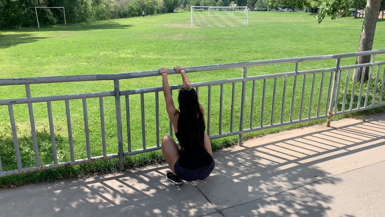 Air squat (full ROM, upper body assist) - YouTube