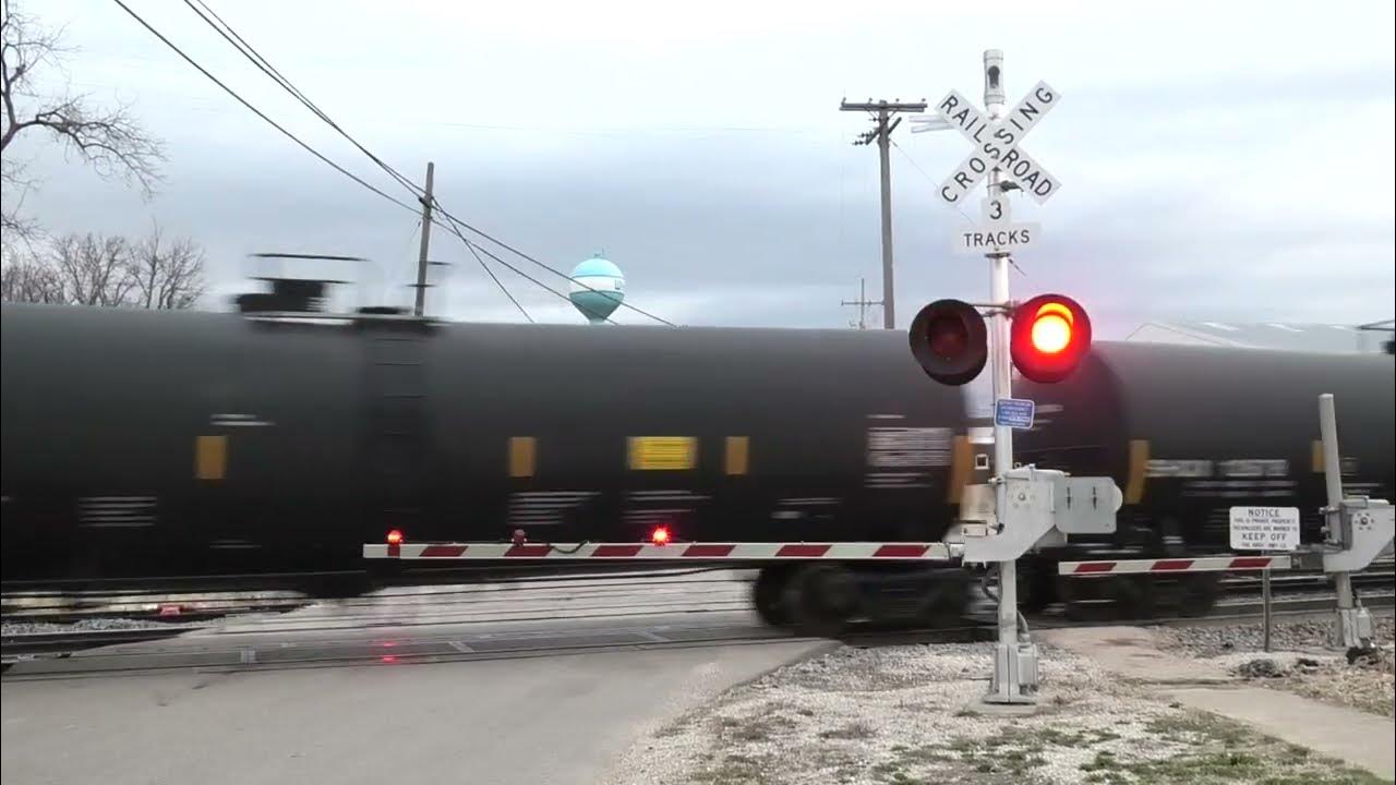 BNSF 4180 West in Wyanet, IL 4/3/23 - YouTube