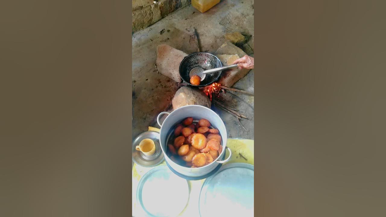හැන්ද අතින් ගෙන කූර අතින් ගෙන කැවුම් බදිමුද😋 ️ Traditional Food In Sri