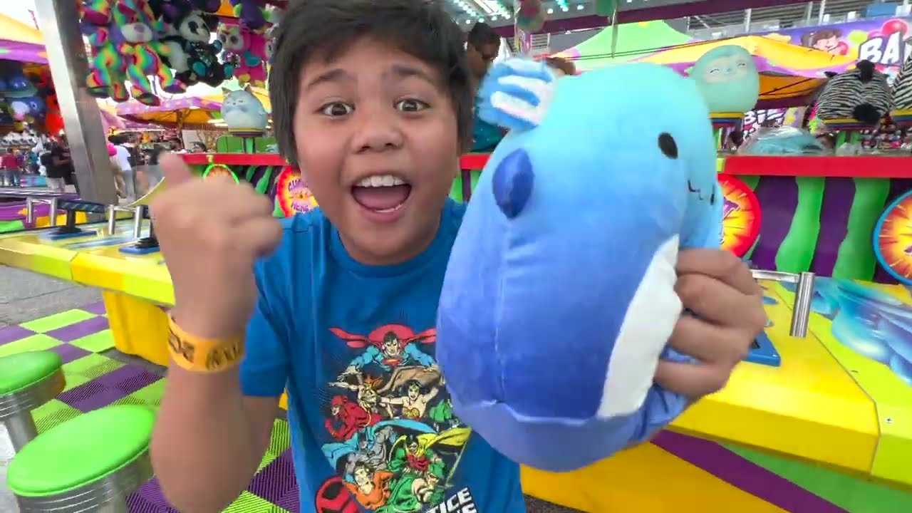 Troy and Izaak Play Fun Carnival Games with Surprise Toys for kids ...
