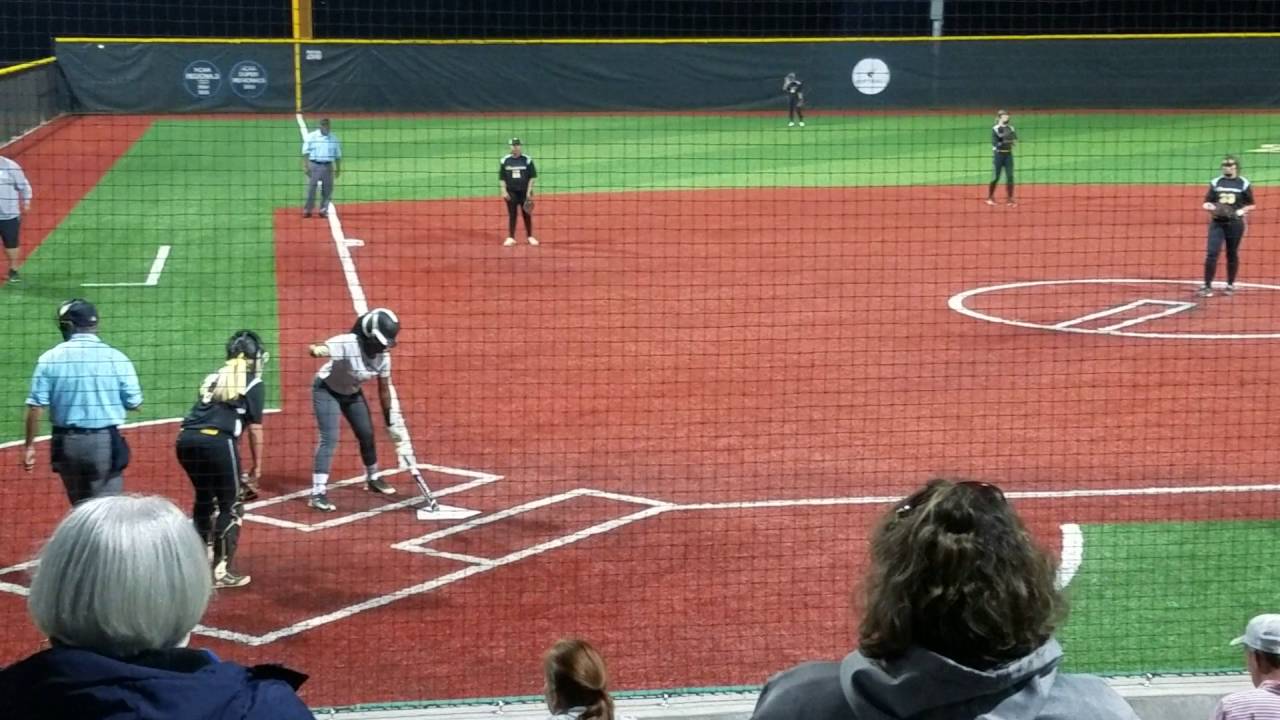 Fastpitch softball Showcase Tournament tie hit , we won 9 - 7 Zarria ...