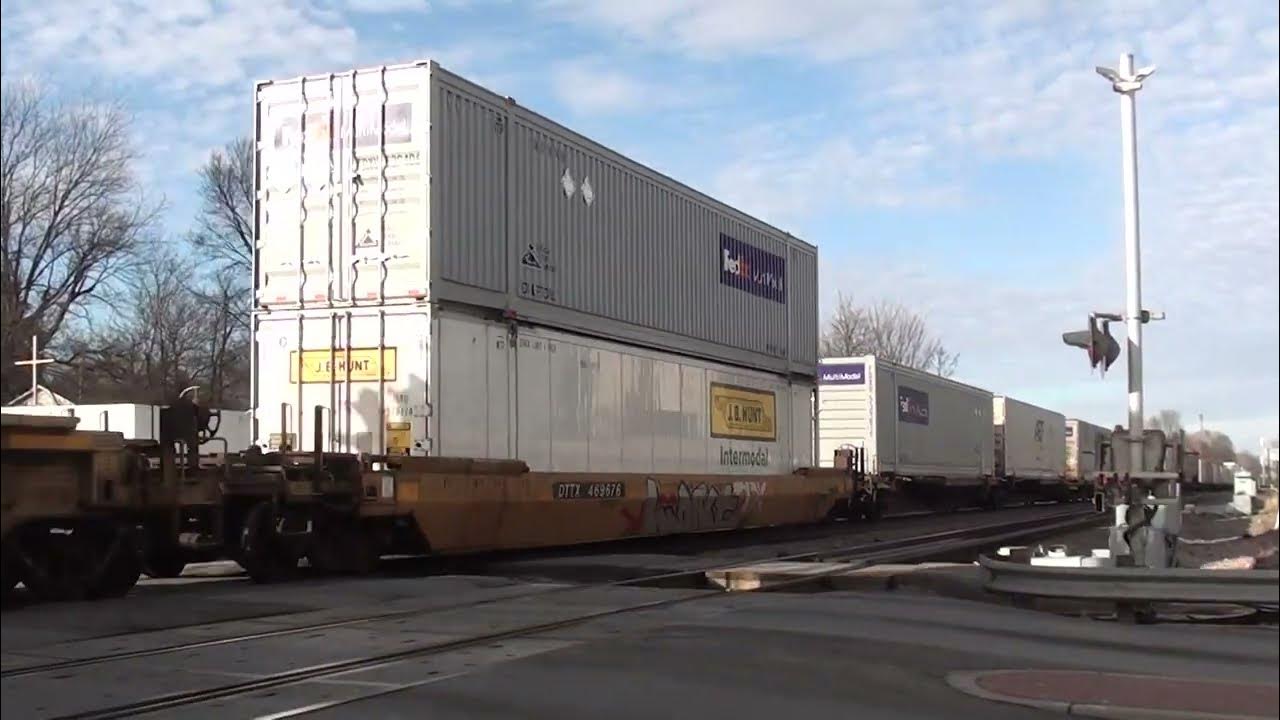 BNSF #6510 Leads EB Intermodal. Olathe, KS 12/31/22 - YouTube