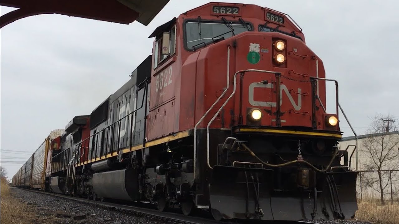 CN 5622 Leads CN 2166 Northbound Mixed Freight Train - YouTube