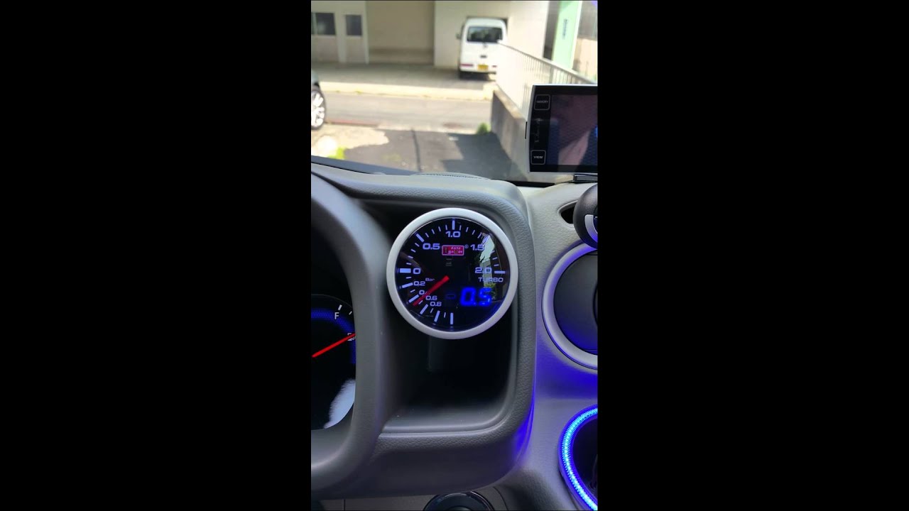 DA17Wオートゲージブーストメーター - YouTube