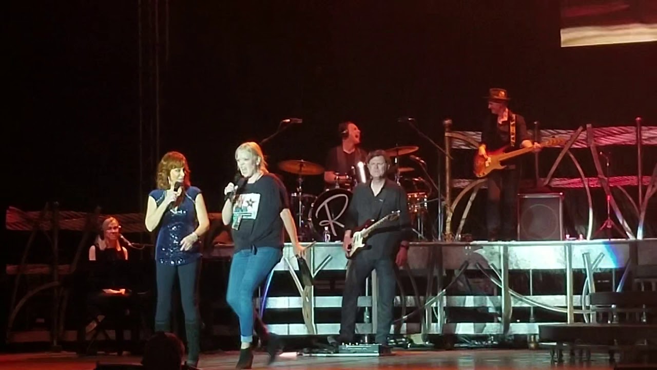 Reba McEntire - I’m A Survivor - Live - YouTube