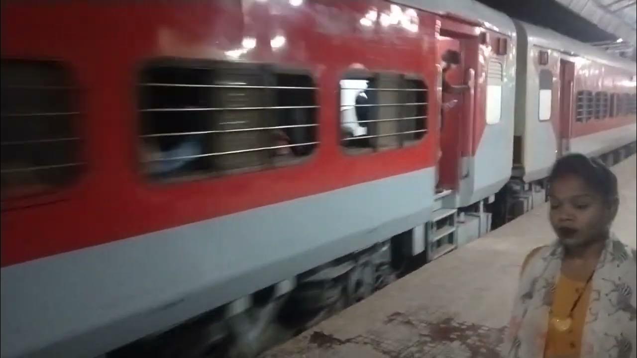 Bhopal Express (12155) Rani kamlapati To Nizamuddin Railway Station Arriving at Gwalior 3:30 AM ...