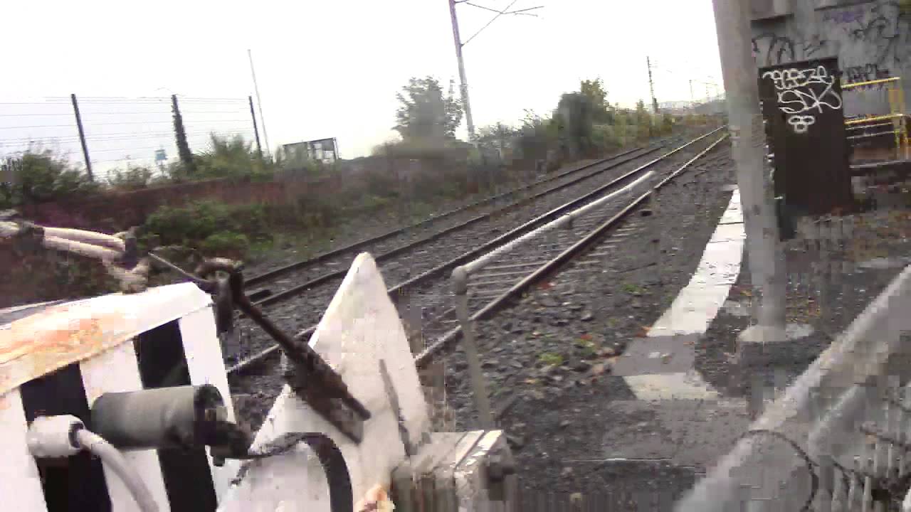Merrion Gates Level Crossing Dublin 27.10.15 - YouTube