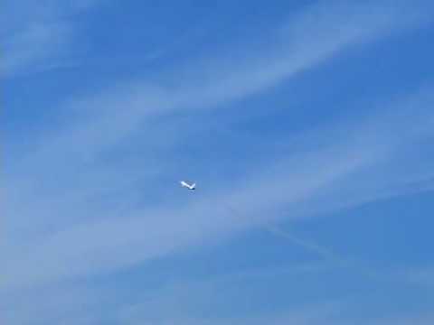 USAF Thunderbirds do a crossing maneuver - YouTube