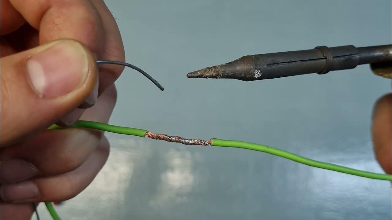 Comment souder un câble électrique avec de l'étain / pistolet / Bobine d'étain à souder - YouTube