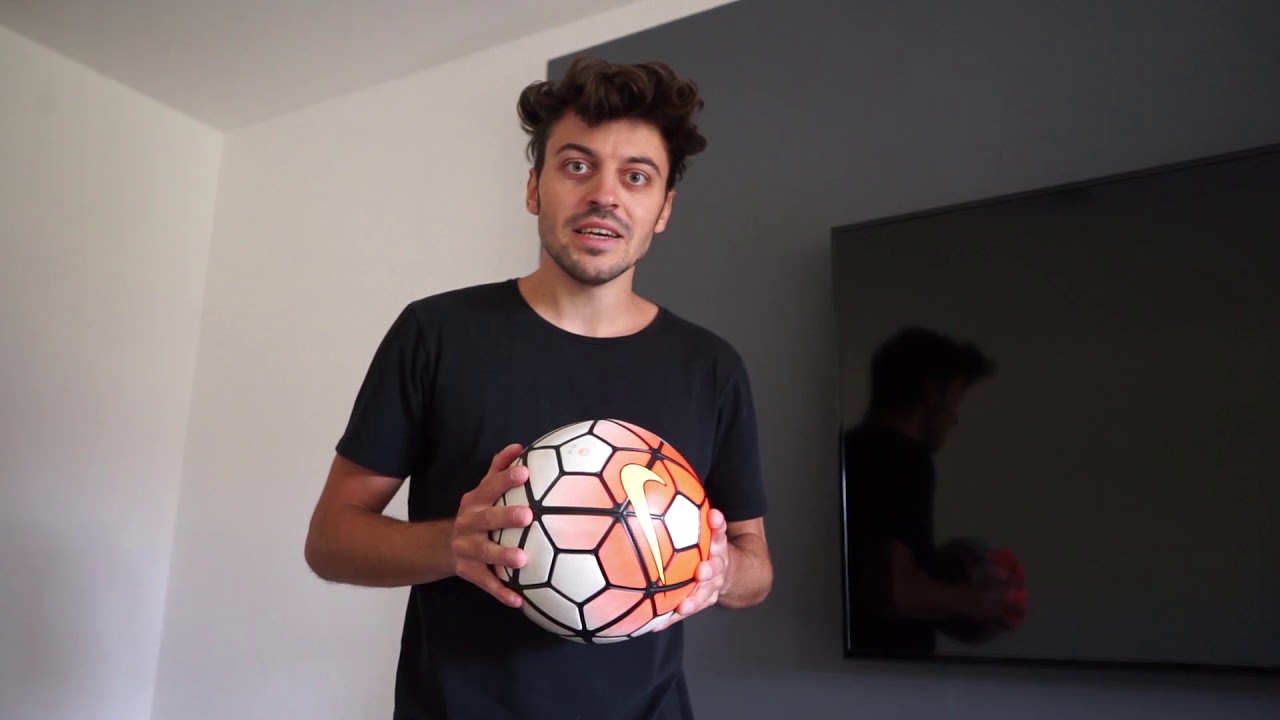 Fußball Freestyle mit Marcel Gurk - Jump - YouTube