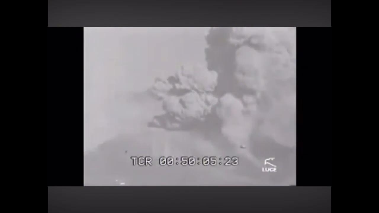 UFOs during the 1944 eruption of Mount Vesuvius - YouTube